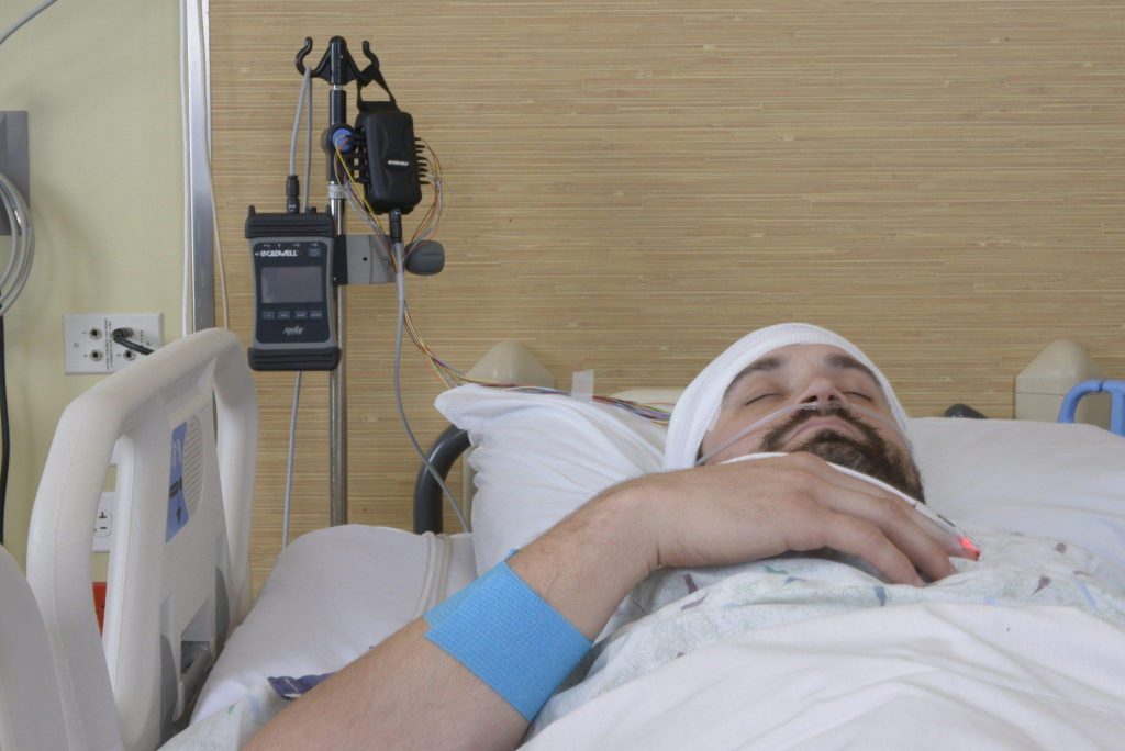 Monitoreo de largo término por EEG en UCI y medicina de urgencias ...